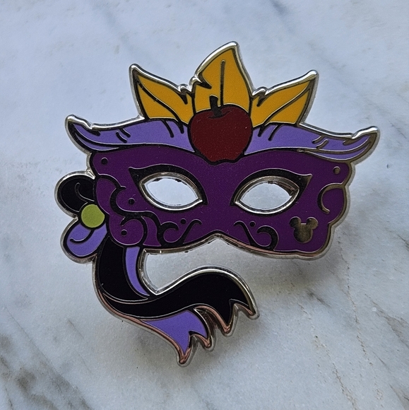 Disney | Jewelry | Evil Queen From Snow White And The Seven Dwarfs ...